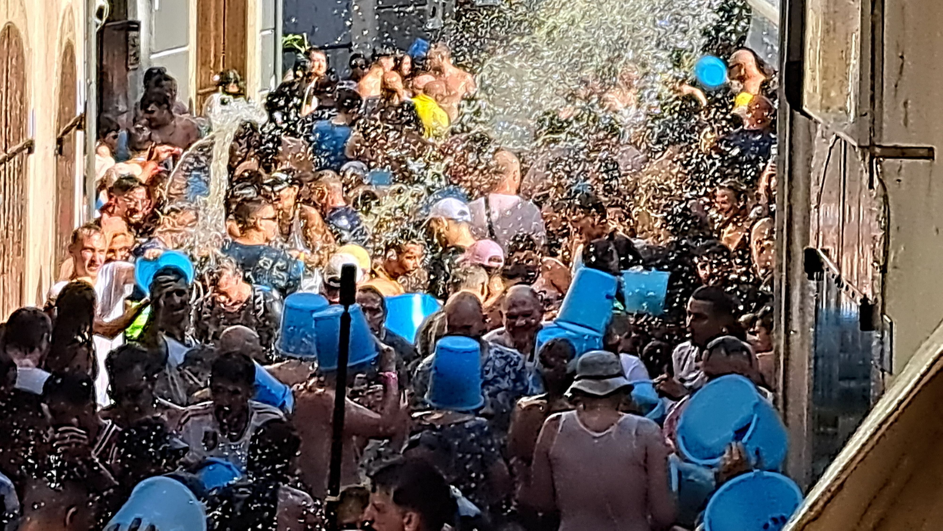 La "Chiena" di Campagna: una grande festa dell'acqua e una tradizione ...