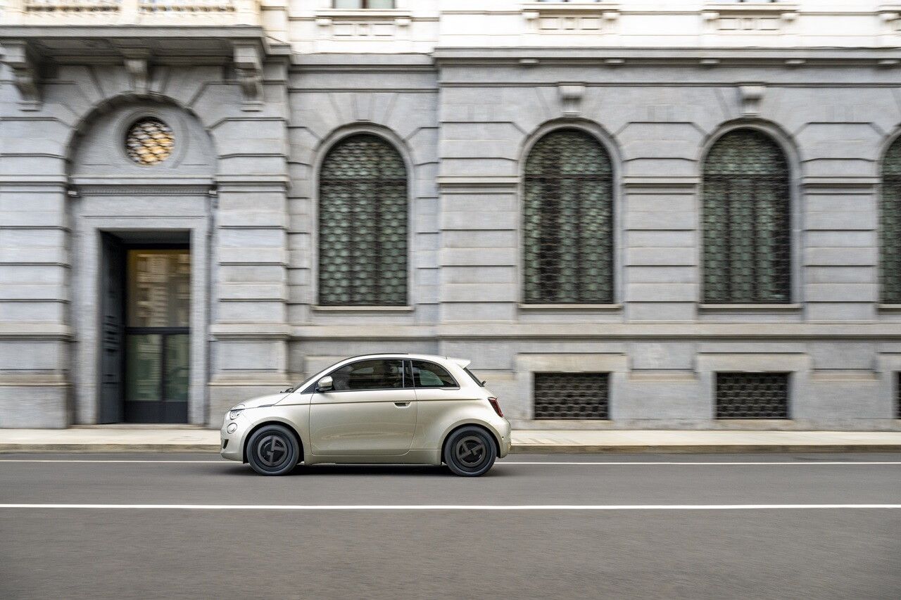 Fiat 500e Giorgio Armani Collector’s Edition: le prime immagini