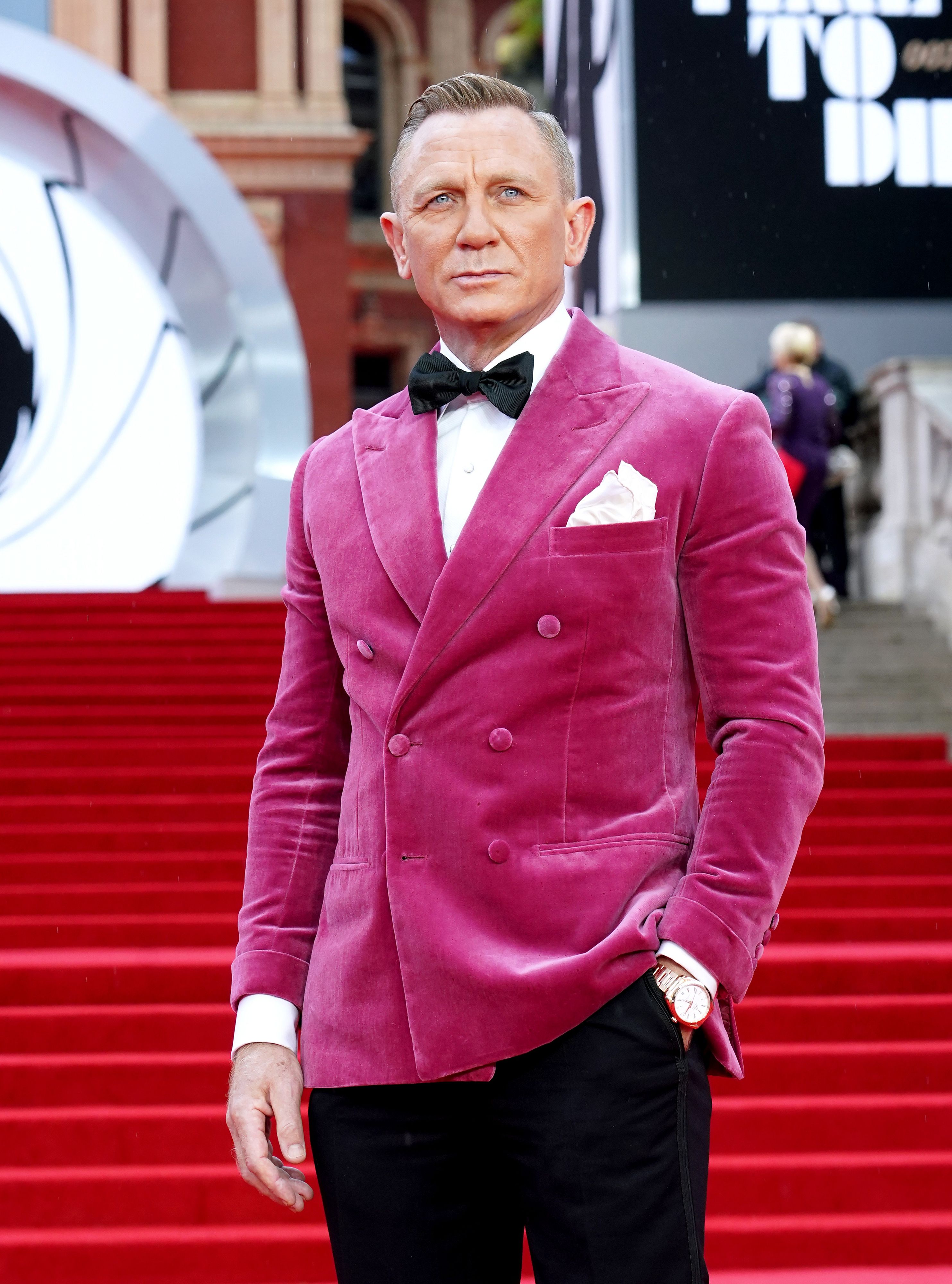 Uomini e stili, Daniel Craig e lo smoking: di che colore è la giacca ...