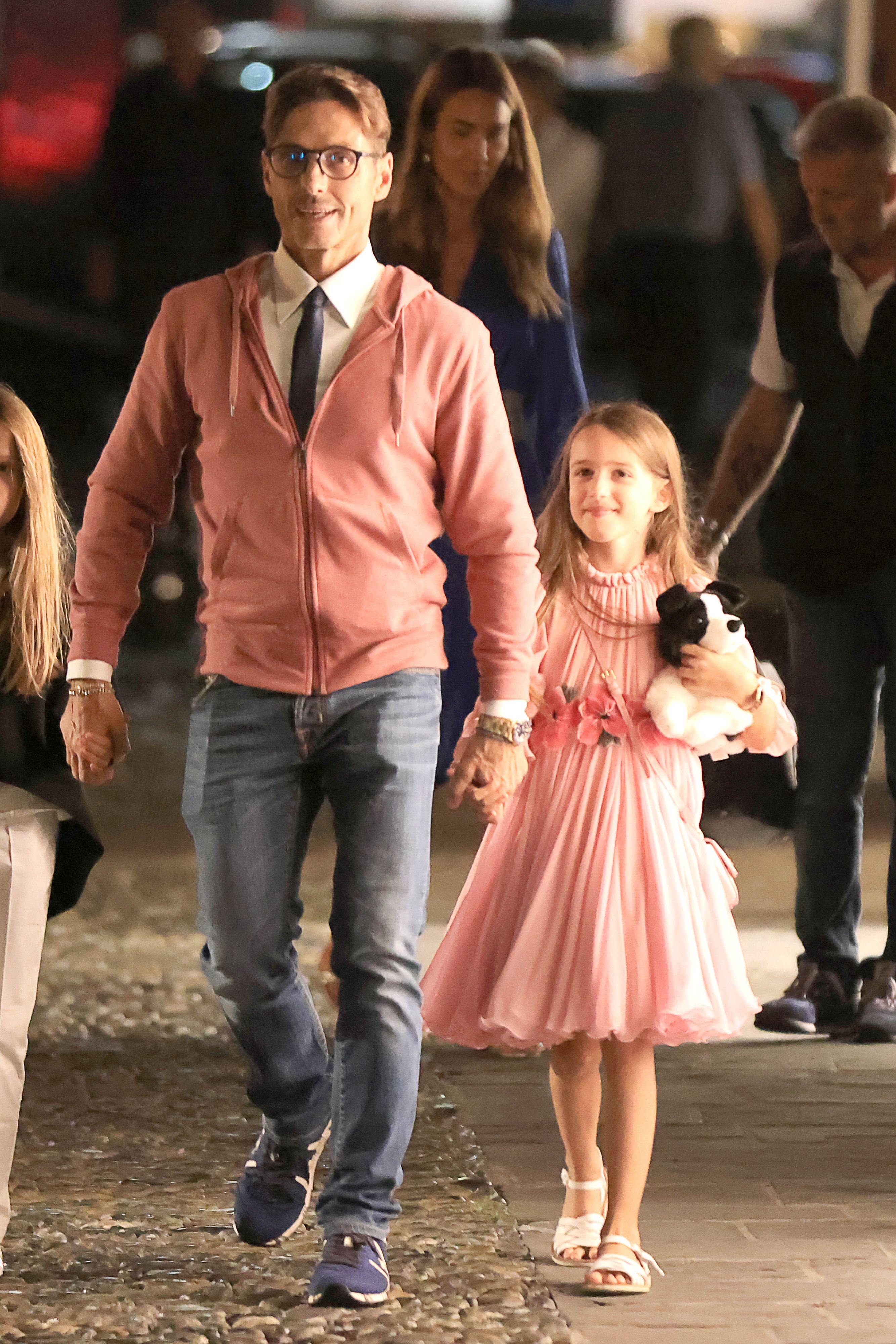 Pier Silvio Berlusconi e Silvia Toffanin, cena in famiglia per i 7 anni della figlia Sofia ...