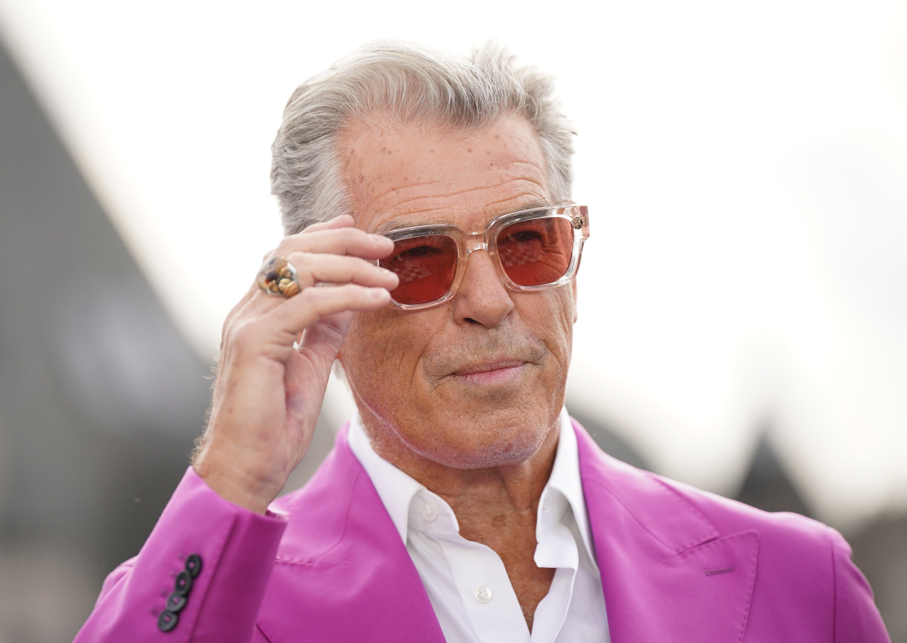 Pierce Brosnan in rosa: perché non è più tempo di meravigliarsi - Tgcom24
