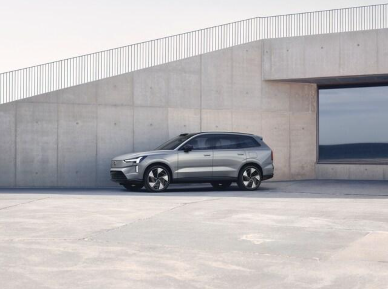 Volvo EX90, il Suv elettrico con lo scudo di sicurezza invisibile