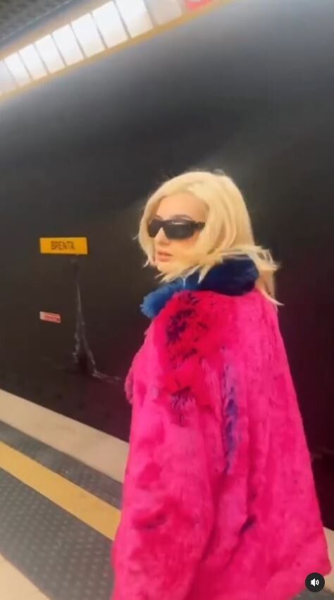 Beatrice Quinta, la cantante di "X Factor" nuda in metropolitana