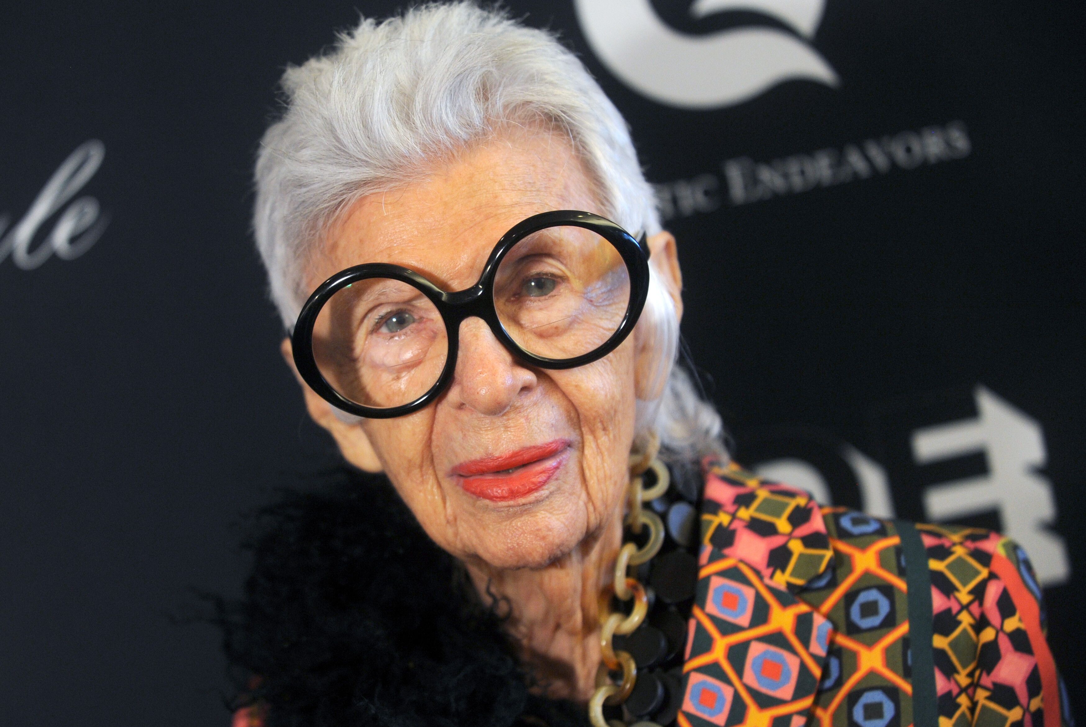 Iris Apfel eterna regina di stile: all'asta il suo guardaroba