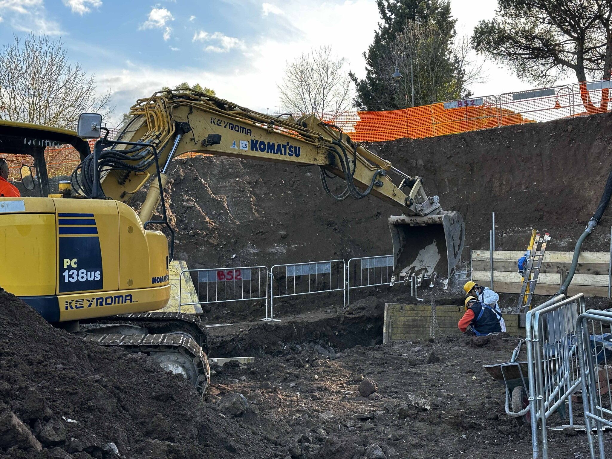 Roma, affiora statua Ercole a cantiere Parco Scott