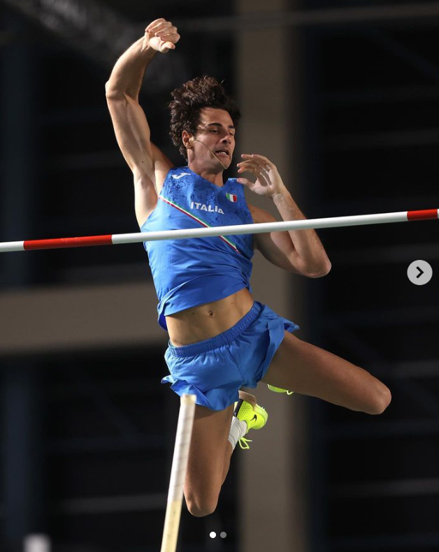 Mariacarla Boscono e Claudio Stecchi, foto delle nozze no social