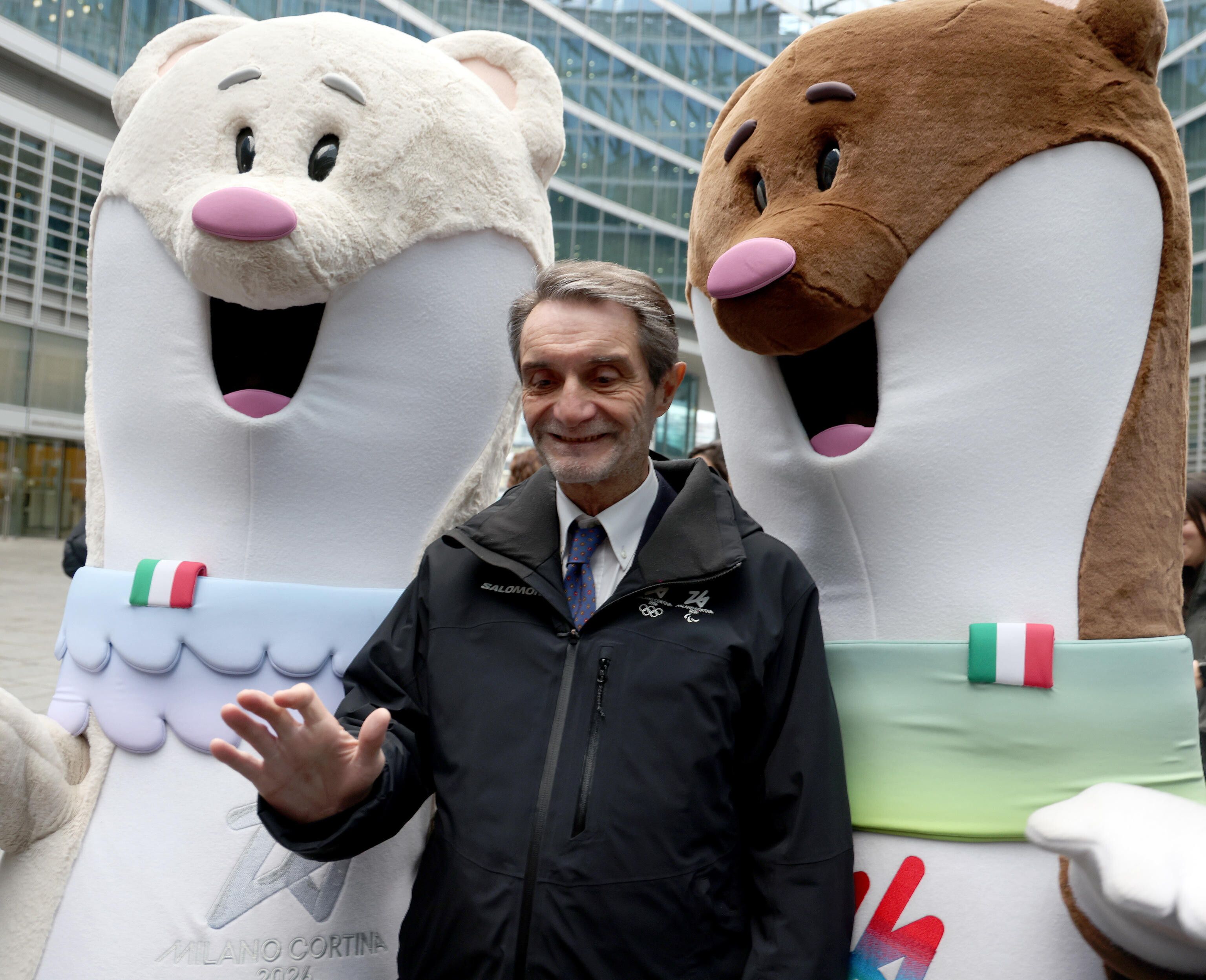 Olimpiadi Milano-Cortina 2026, le mascotte Tina e Milo a Palazzo Lombardia