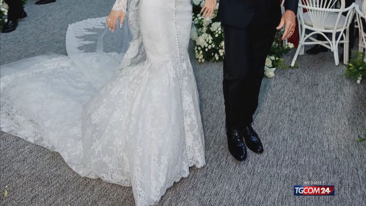 Jeff Bezos e Lauren Sanchez si sono sposati, il sì da favola sull'Isola ...