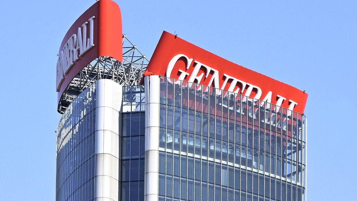 Milano, caldo estremo dietro crollo dell'insegna su Torre Hadid?