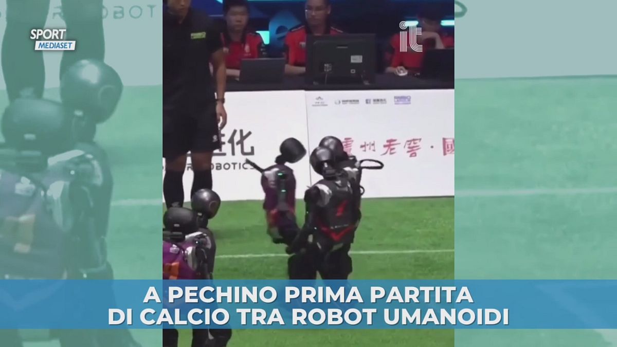 Prima partita di calcio tra robot umanoidi