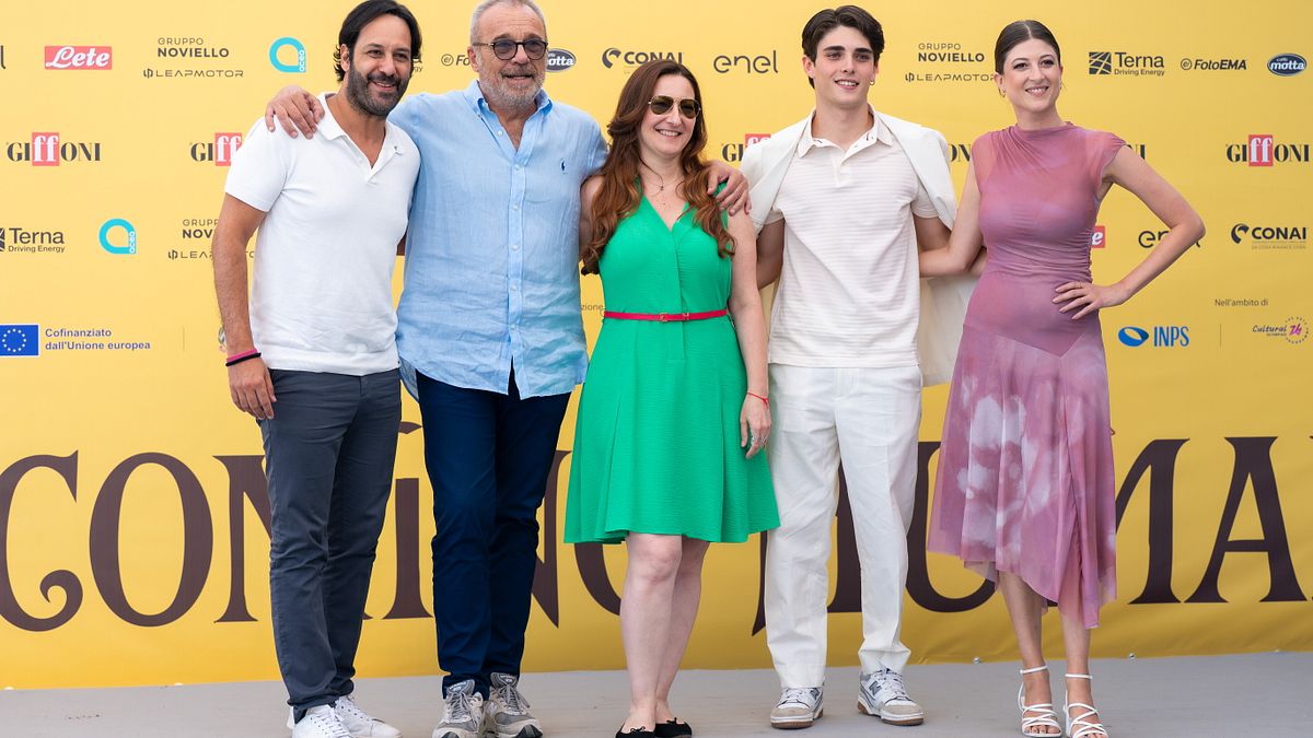 I Cesaroni emozionano Giffoni, Claudio Amendola: "Abbracciatevi"