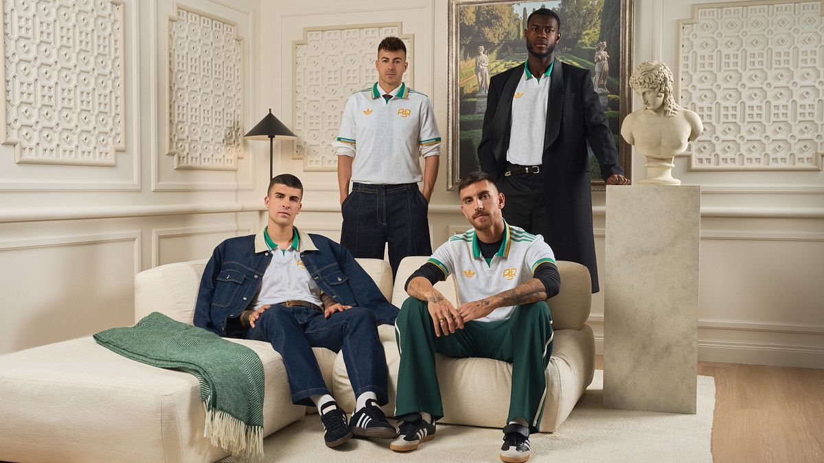 Roma, presentata la terza maglia per la stasgione 2025/2026