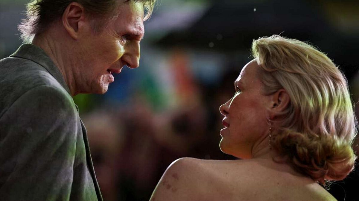 La love story tra Pamela Anderson e Liam Neeson è sempre più... reale
