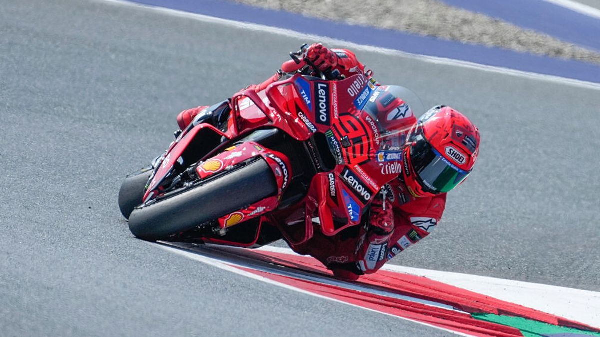 Moto Gp, Marc Marquez inarrestabile: vince anche la Sprint in Austria. Bagnaia si ritira