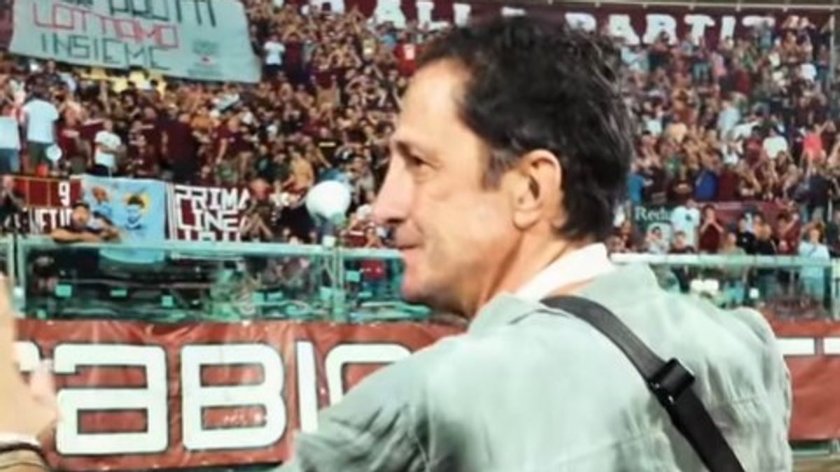 Igor Protti malato: giro di campo e acclamazione a Livorno
