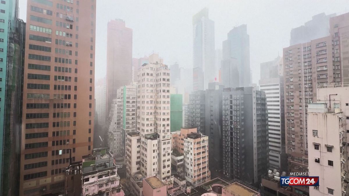 Tempesta Tapah su Hong Kong: piogge intense e venti forti