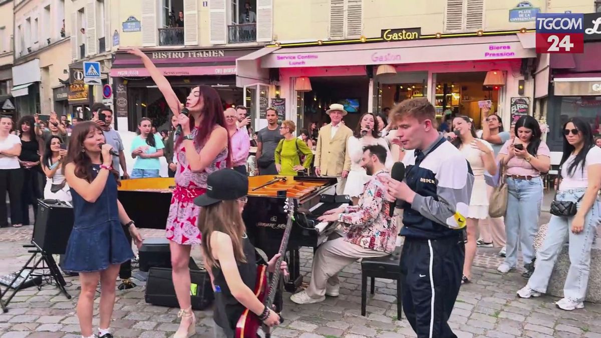 Incredibile flash mob a Parigi, la città si ferma e canta "Bohemian Rhapsody"