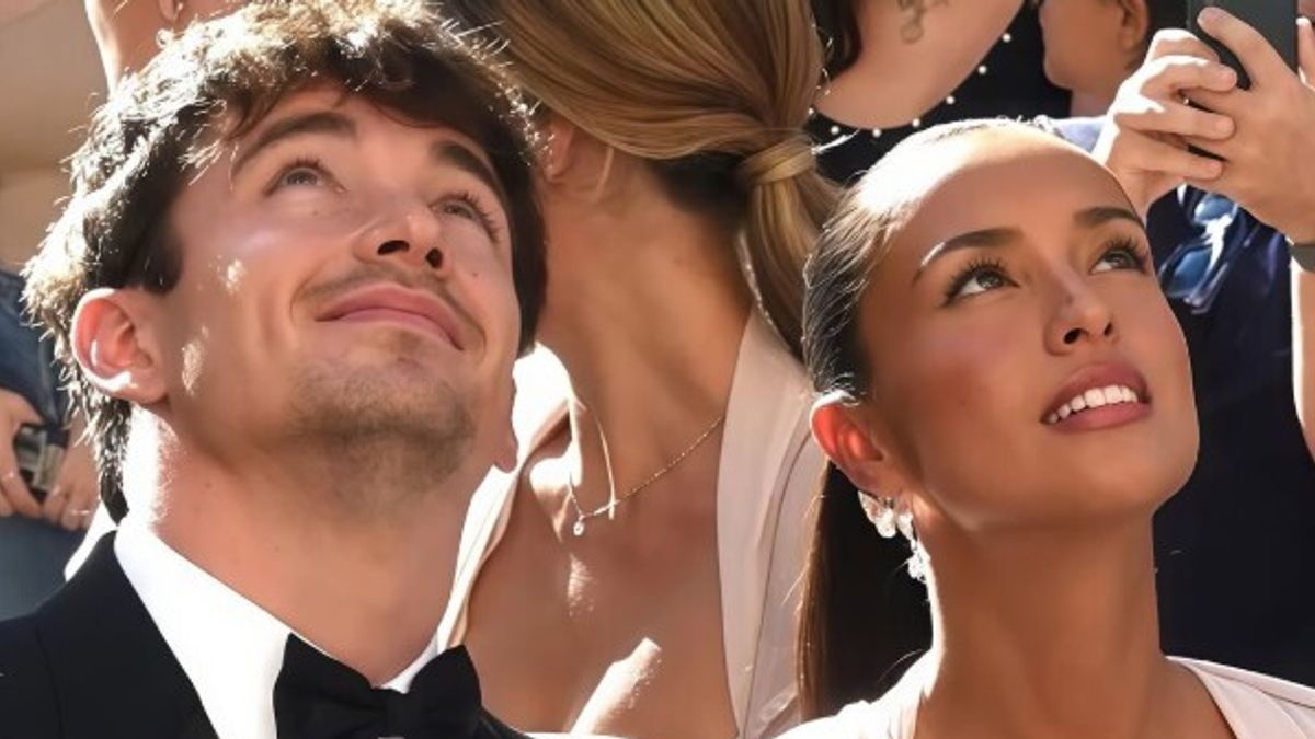 Lecce, tutti pazzi per Leclerc: il pilota Ferrari con la fidanzata ...