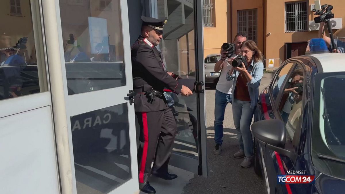 Parma, processo neonati sepolti: mostrata foto corpicino, ex Petrolini ...