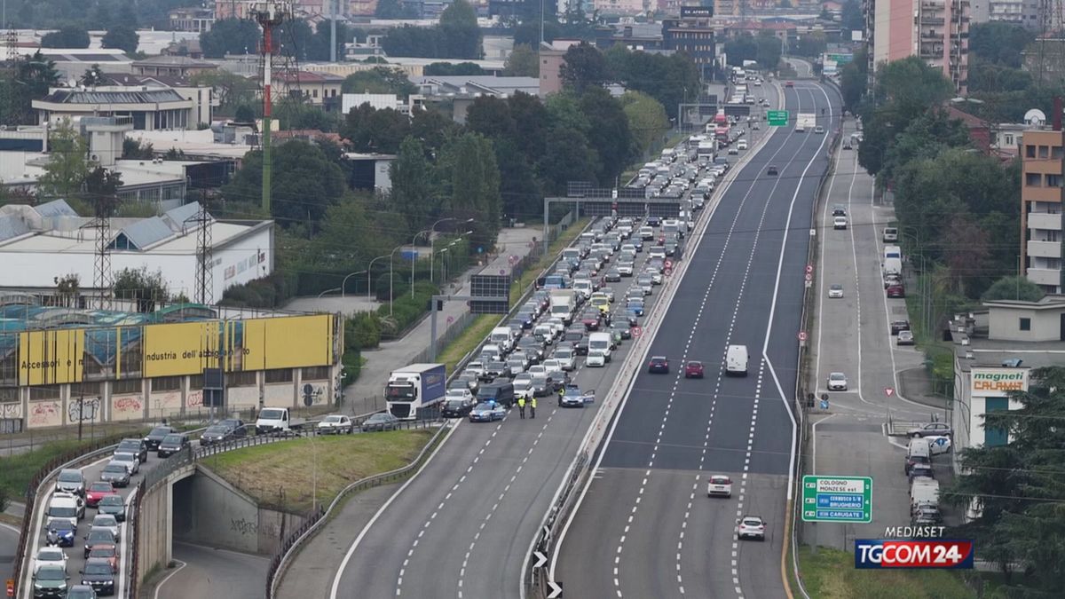 Strade di Milano in tilt: le immagini dal drone