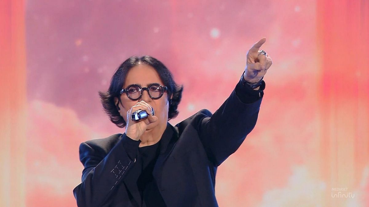 Renato Zero presenta il nuovo singolo Senza a Io Canto Family