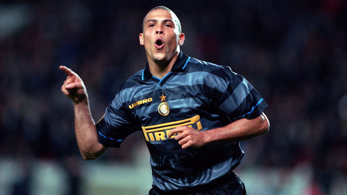Inter, look amarcord: la terza maglia 26/27 omaggia la divisa del 97/98 ...