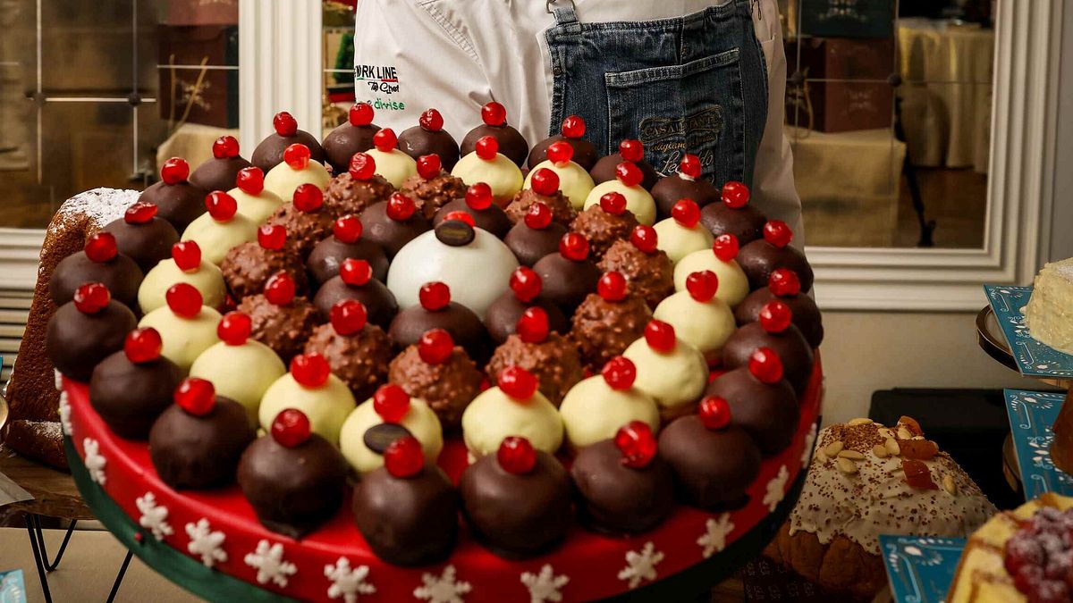 A Napoli i Dolci Delle Feste dei Grandi Interpreti by Mulino Caputo