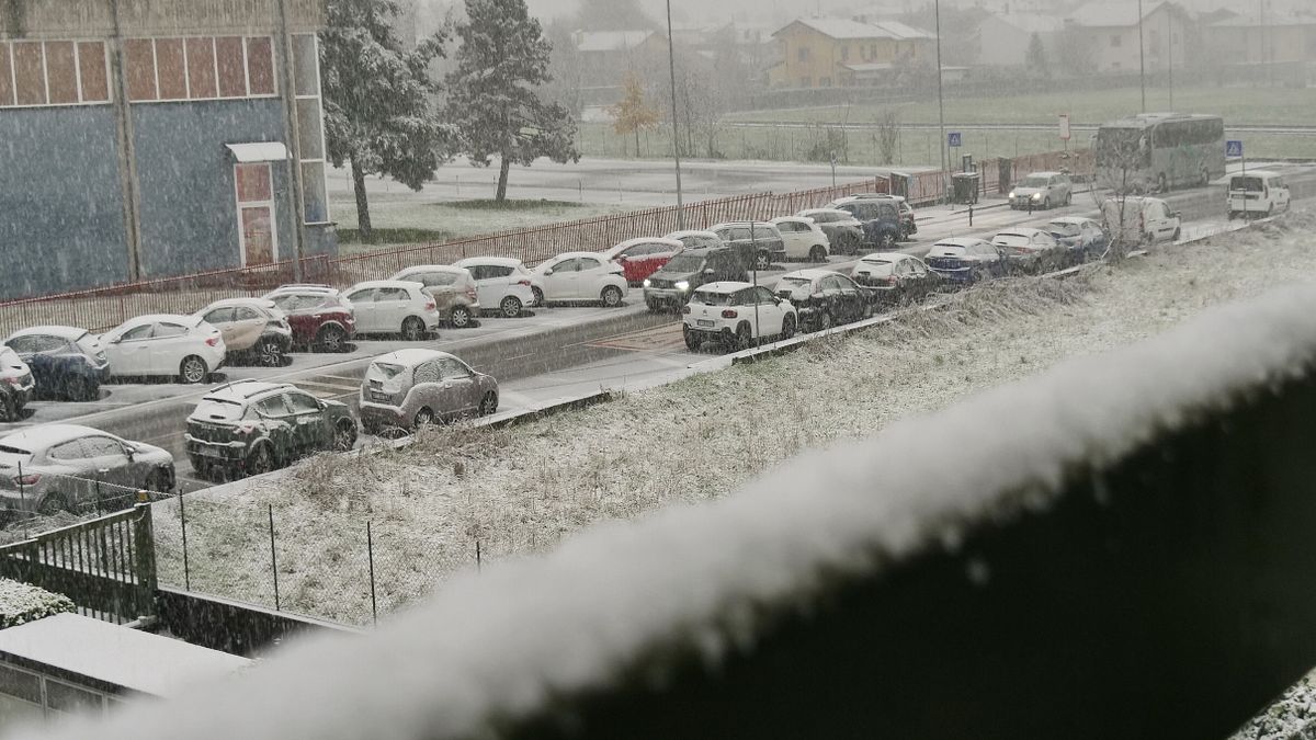 Neve su Bergamo, primi fiocchi nelle valli e in città