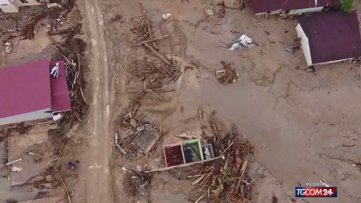 Alluvioni in Indonesia, Sumatra travolta da frane e inondazioni