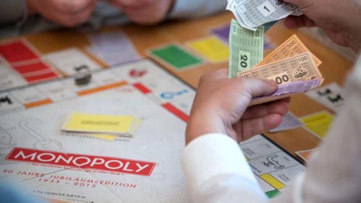 Roma, comprano quattro Rolex con i soldi del Monopoli