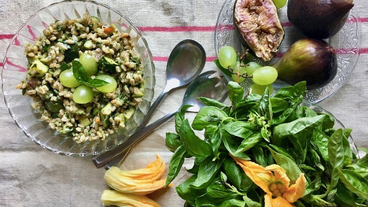 Insalata di farro ?al verde? con uva e fichi - Tgcom24