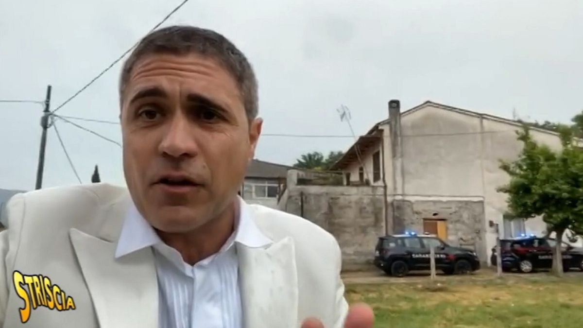 Frosinone, Moreno Morello e la troupe di "Striscia la Notizia" aggrediti a sassate e pugni: tre ...