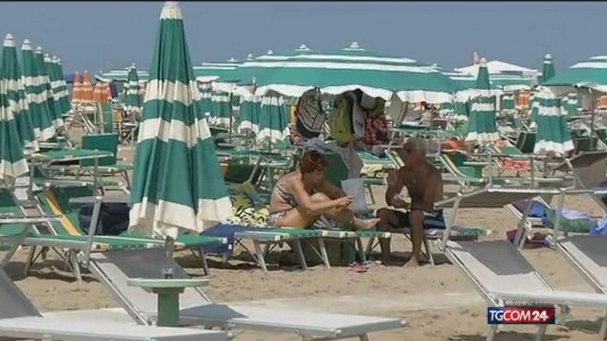 Spiagge: caccia agli oggetti persi - Tgcom24 Spiagge: caccia agli oggetti persi - Tgcom24