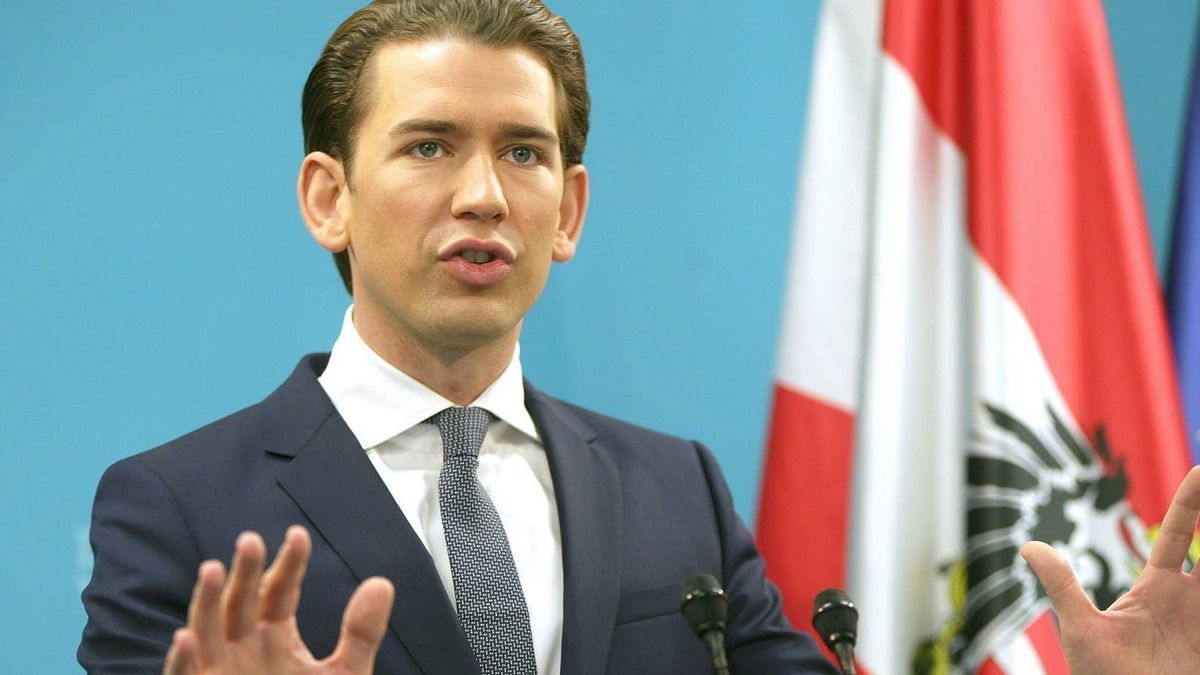 Covid, protesta dei no-mask a Vienna: 10mila in piazza - Tgcom24