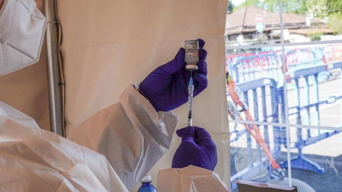 Soluzione fisiologica spacciata per vaccino Pfizer, il medico indagato ...