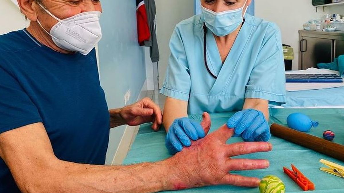 Gianni Morandi inizia la fisioterapia: "La mano per ora è quasi priva ...