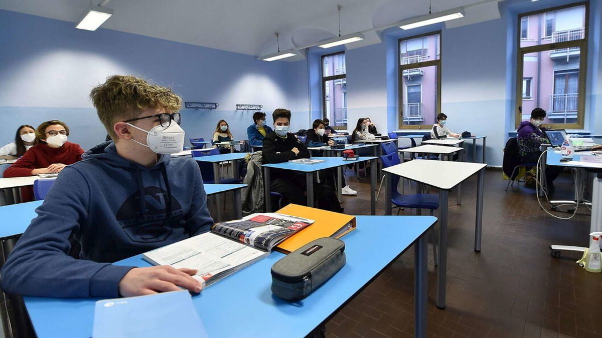 Ultimo mese di scuola: alle superiori solo uno studente su 4 può andare ...