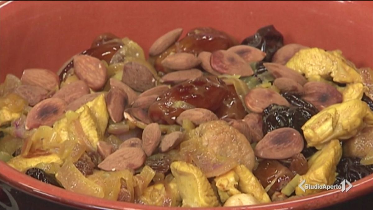 Tajine di pollo con frutta secca - Tgcom24