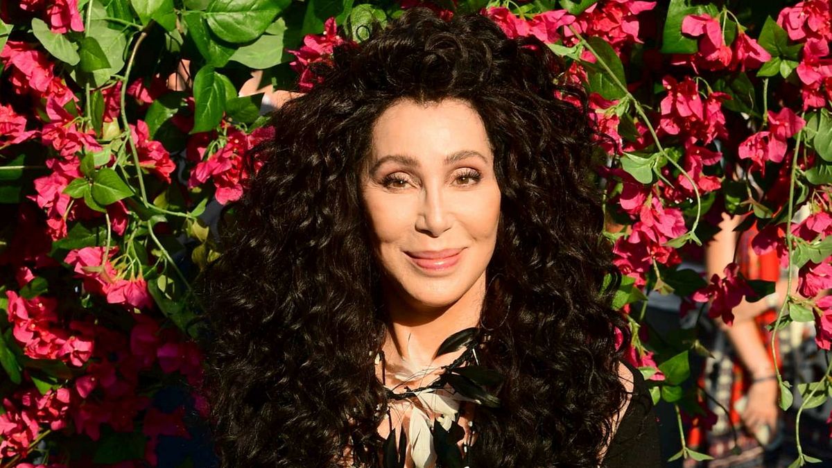 Buon compleanno Cher, la diva "trasformista" compie 75 anni: guardala ...