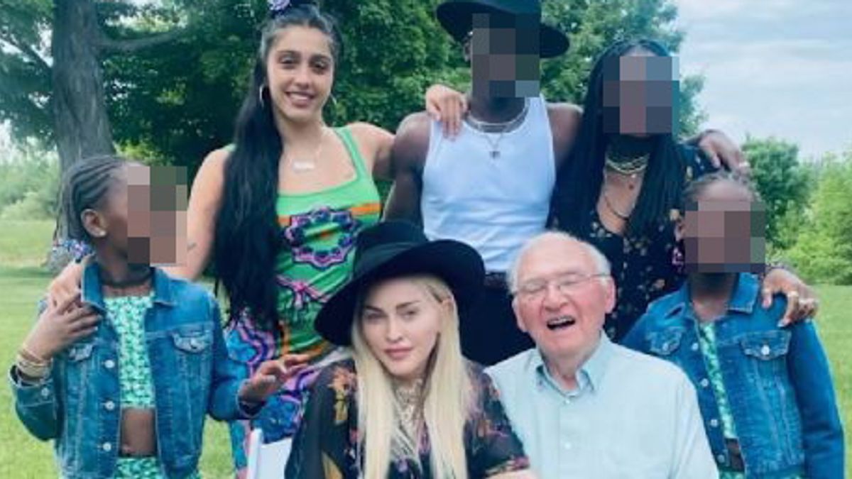 Madonna festeggia i 90 anni di papà Silvio Ciccone con la sua tribù di ...