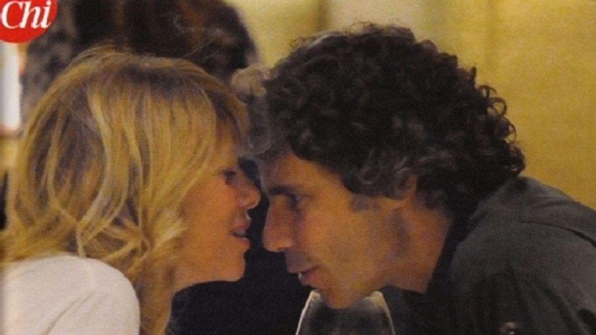 Tra Alessia Marcuzzi e Paolo Calabresi spunta Laura Barriales - Tgcom24