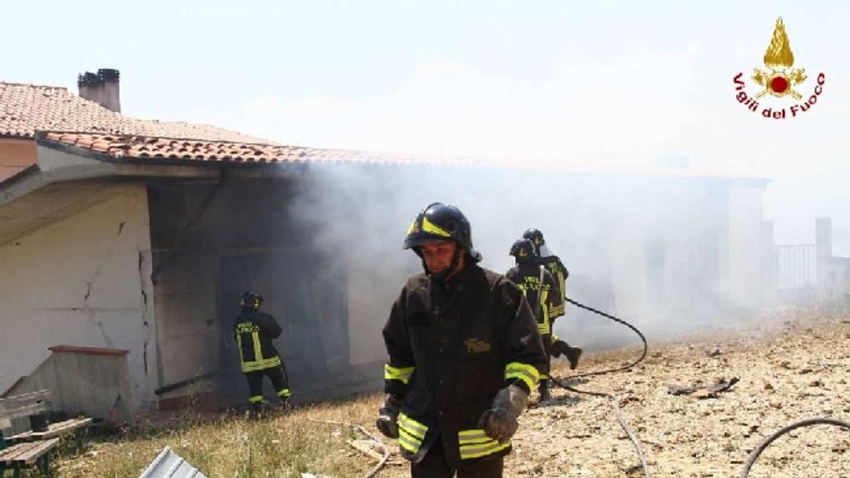 Scoppio Pescara, morto pompiere - Tgcom24