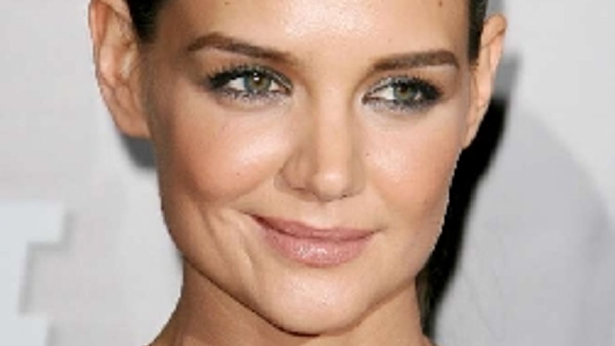 Katie Holmes, pelle liscia con la bava di lumaca - Tgcom24