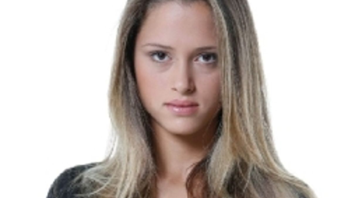 Sara, una 18enne con il look da modella - Tgcom24