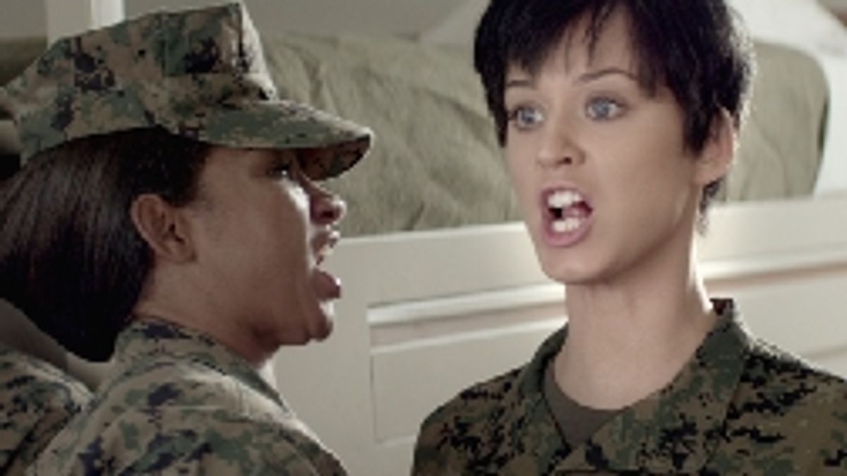 Katy Perry delusa dall'amore diventa marine - Tgcom24
