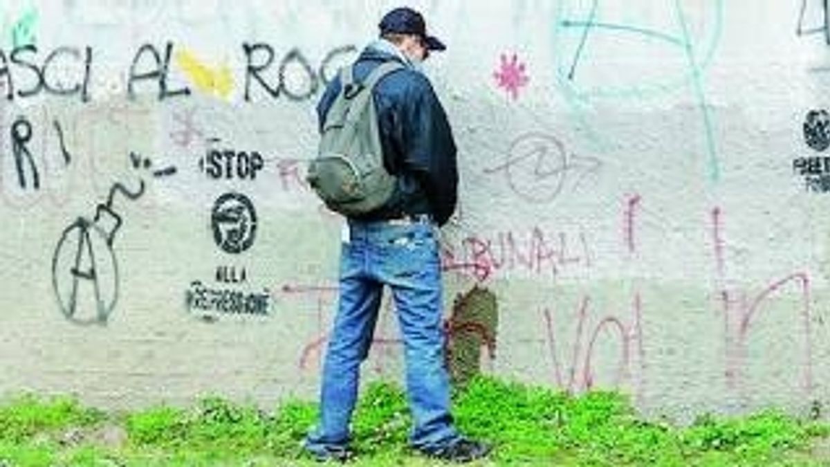Cremona, fanno pipì in luogo pubblicoDevono pagare una multa da 1315 ...