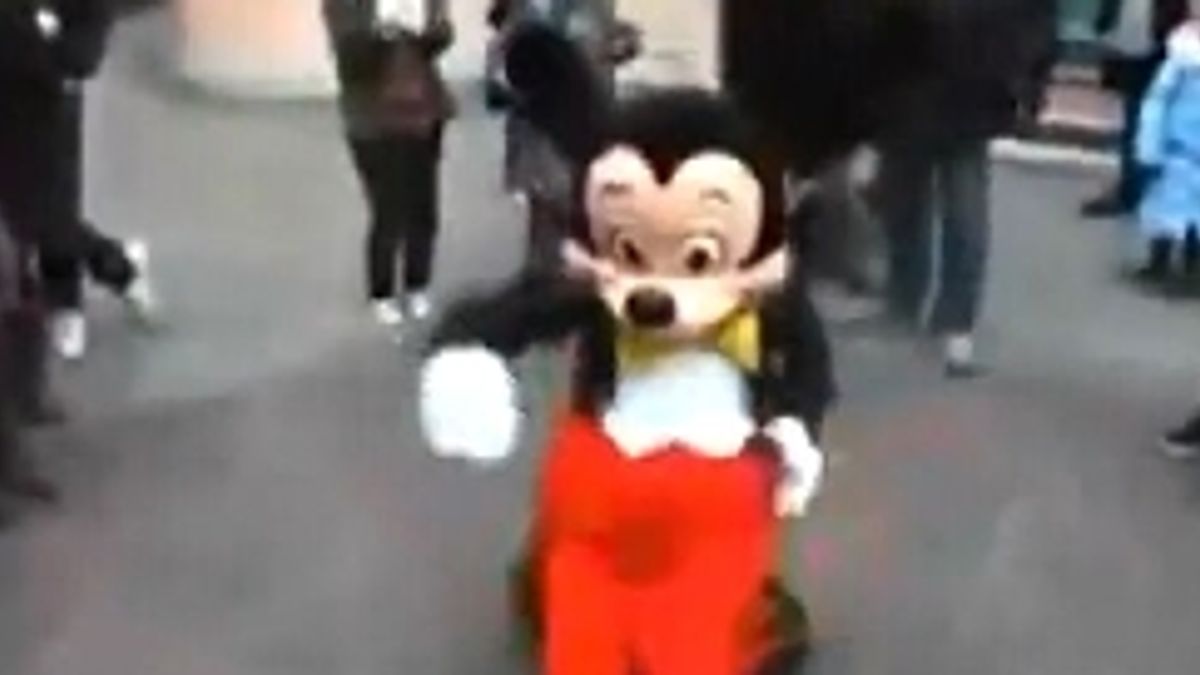 La breakdance di Mickey Mouse - Tgcom24