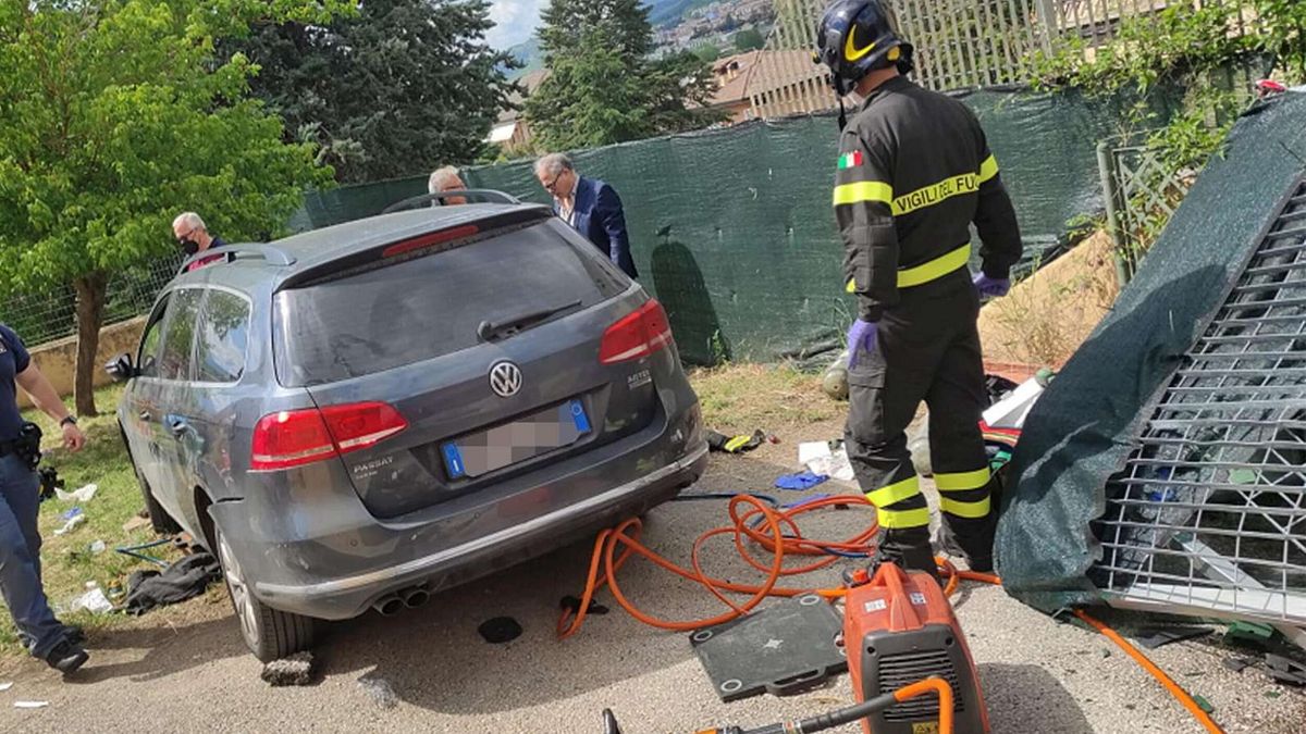 L'Aquila, auto nel giardino dell'asilo: migliorano le condizioni delle ... L'Aquila, auto nel giardino dell'asilo: migliorano le condizioni delle ...