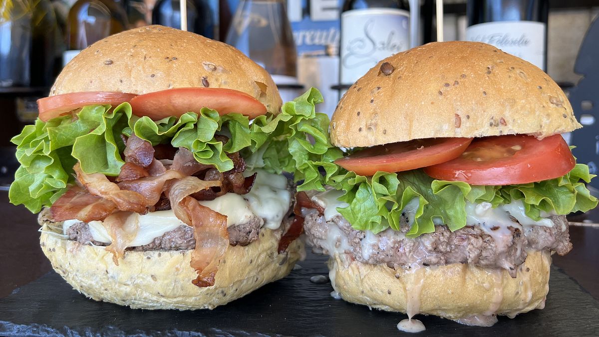 Hamburger di Scottona Brianzola, Toma e cipolla caramellata - Tgcom24