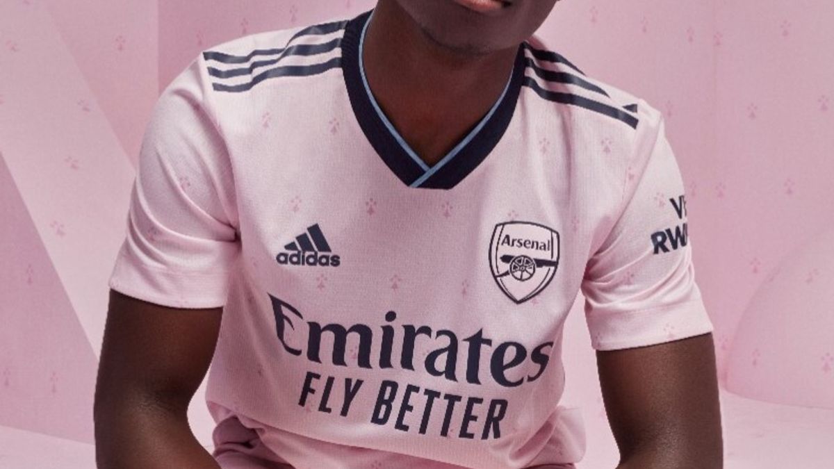 "Rivoluzione rosa" in casa Arsenal: presentata la terza maglia ...